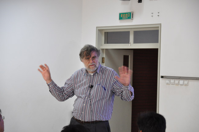 中国科学院爱因斯坦讲席教授 - J. M. D. Coey院士来我所访问 - 中国科学院物理研究所